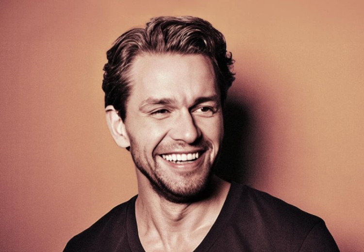 Julian Ovenden: Actor, Singer & Family Life