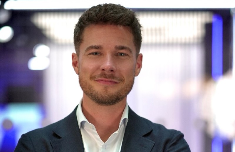 Alex Armstrong: GB News Presenter & Entrepreneur Profile