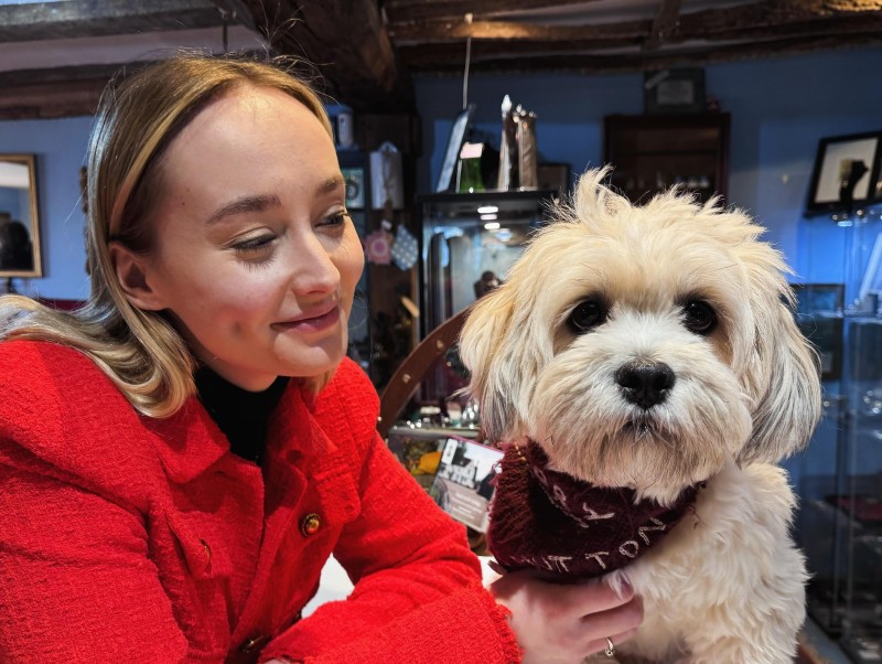 Hettie Jago – BBC Antiques Road Trip Expert & Auctioneer