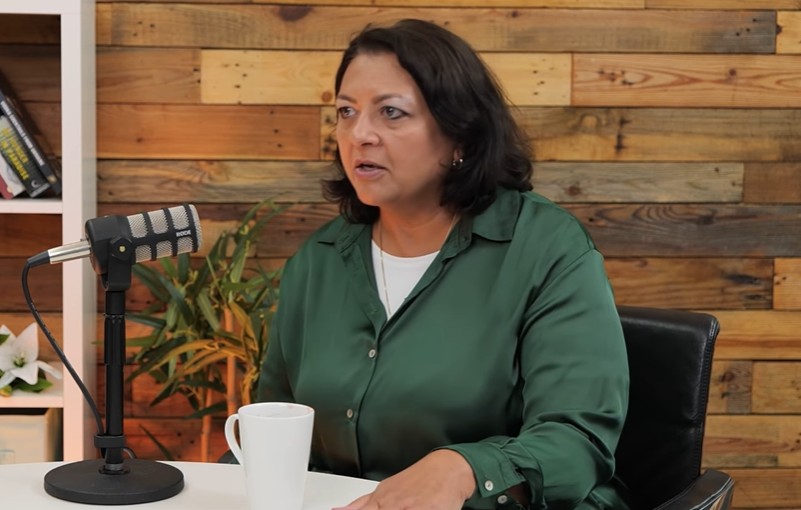 Lisa Aziz – British News Presenter & Head of Flux News